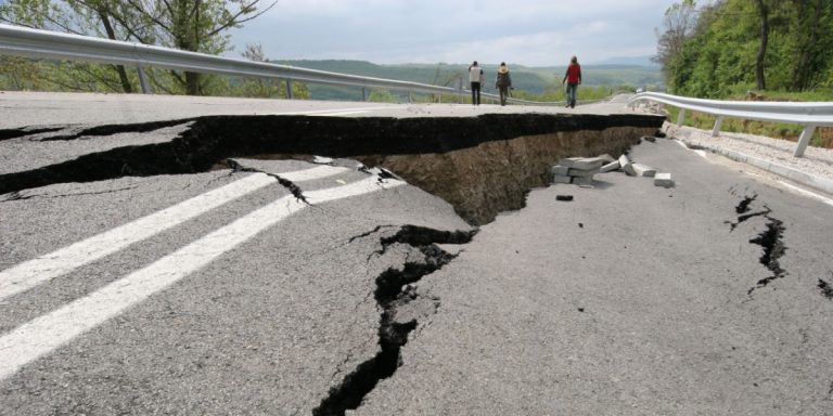Strongest Earthquake in 40 Years Forces Thousands to Spend Night on ...
