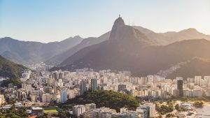 Heat Wave Forces Rio de Janeiro Residents to Bathe in Public Squares