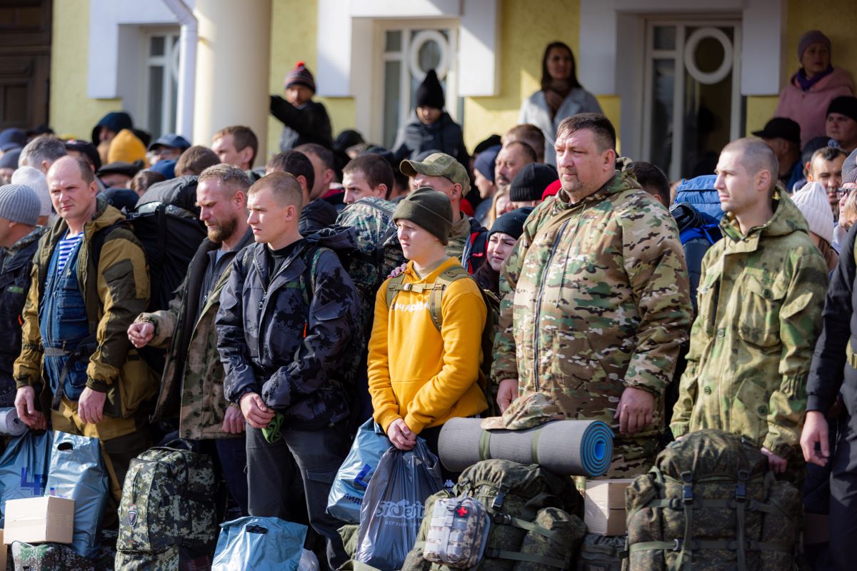 "They’re Too Old and Sick!" Young Soldiers Slam Russia's 'Grandpa' Recruits