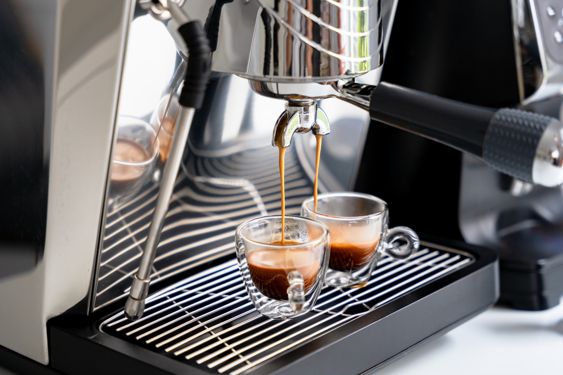 12,000+ Espresso Machines Recalled After Injury Reports | Dagens.com