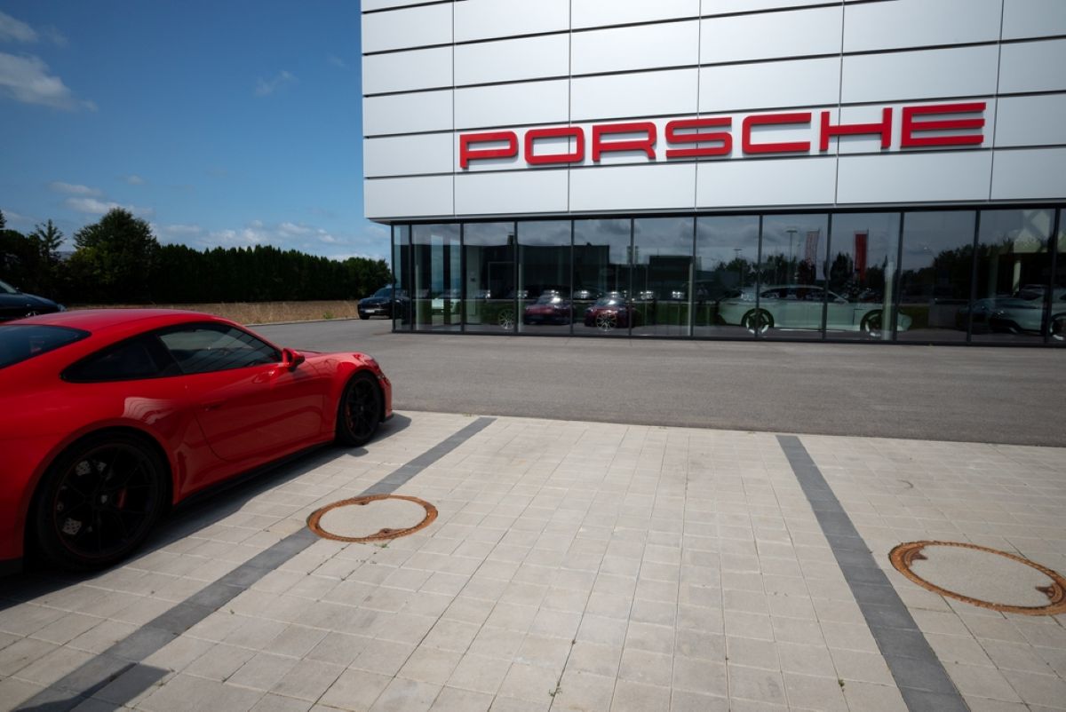 Major Challenges at Porsche: Cutting 3.900 Jobs