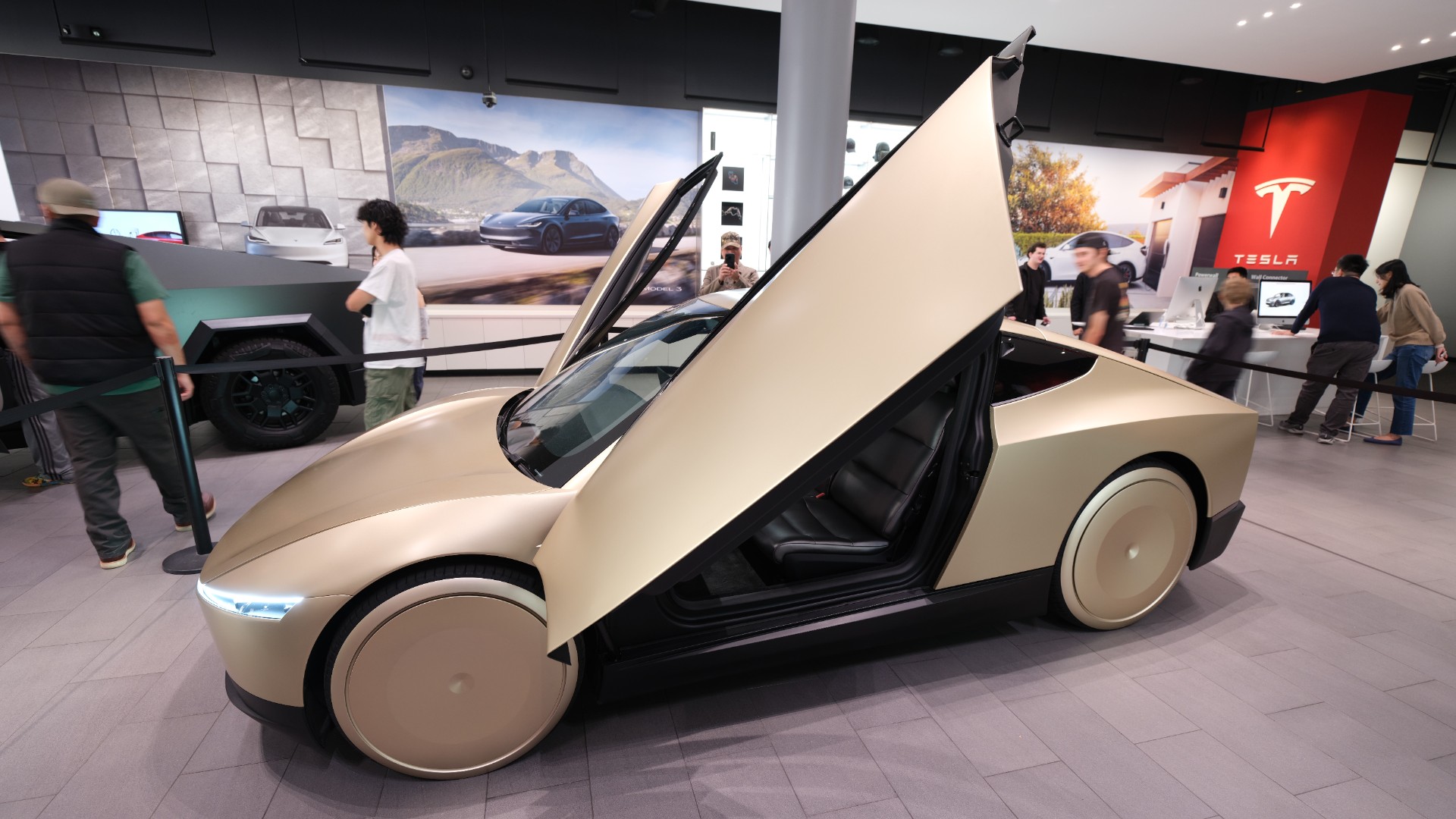 Tesla Cybercab to Be Remotely Controlled by Humans